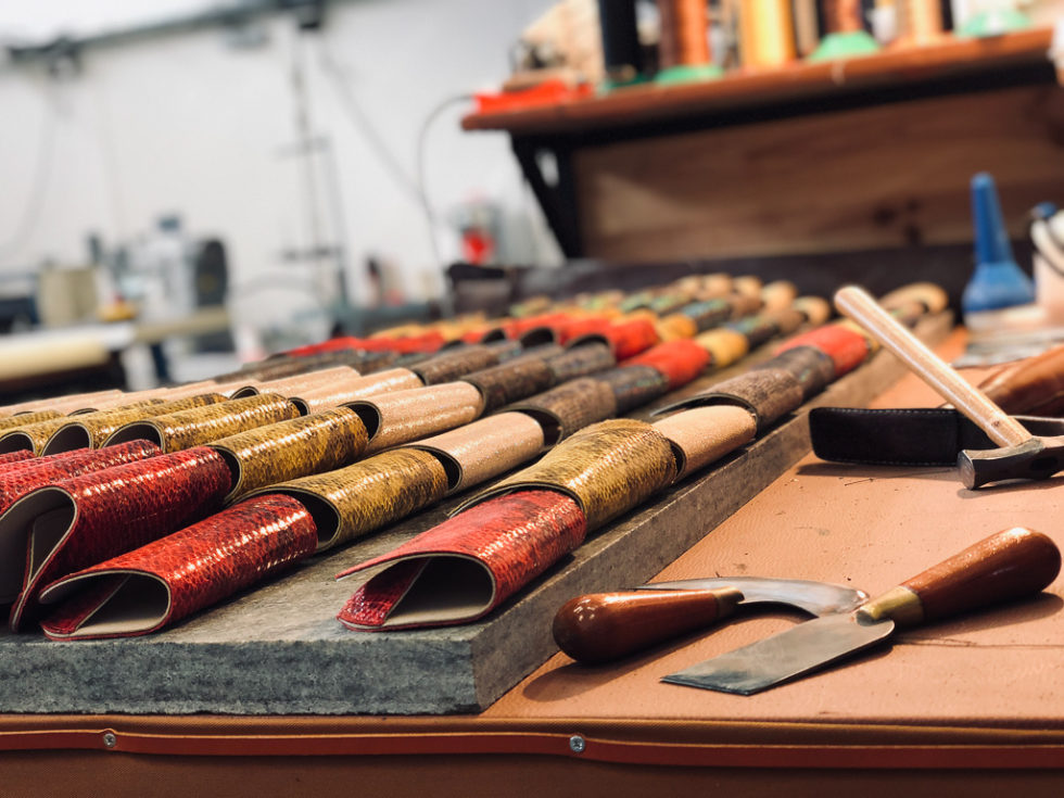 Qu’est-ce que le lissage du cuir ? Atelier Façon Cuir